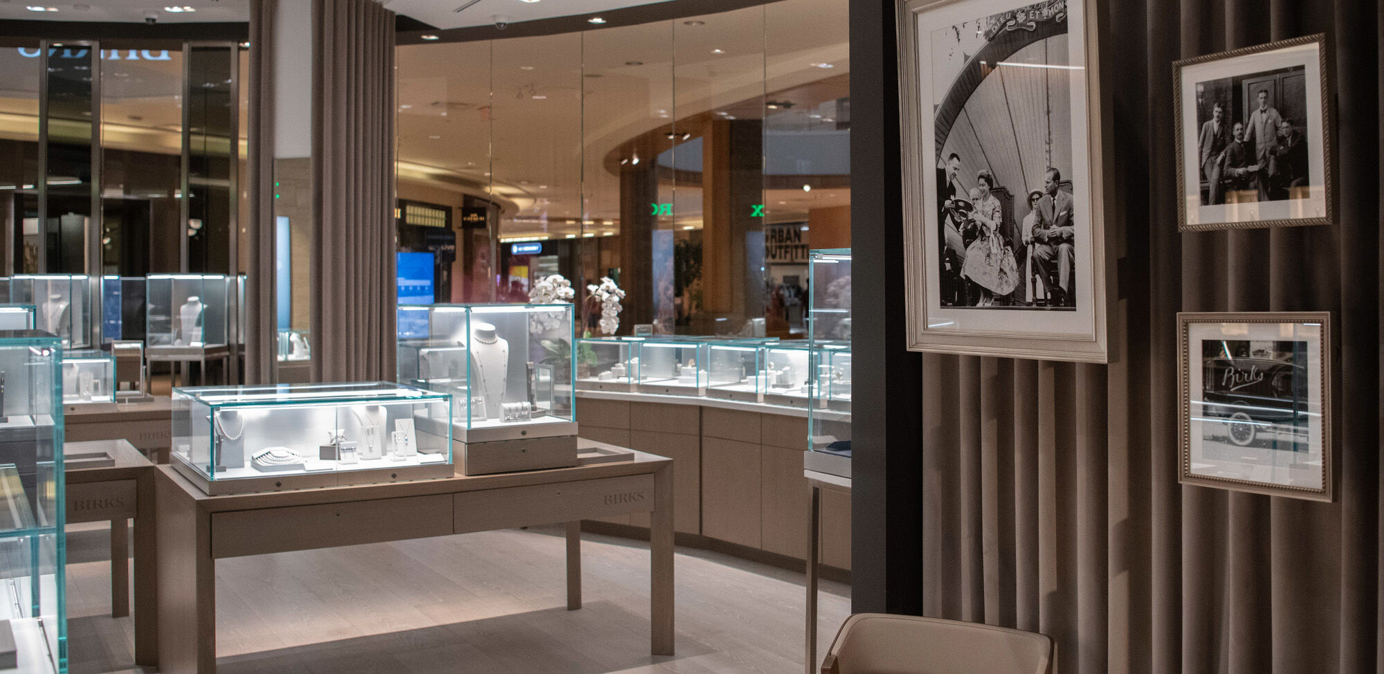 Jewelry & Watch Store Calgary - CF Chinook Centre | Maison Birks